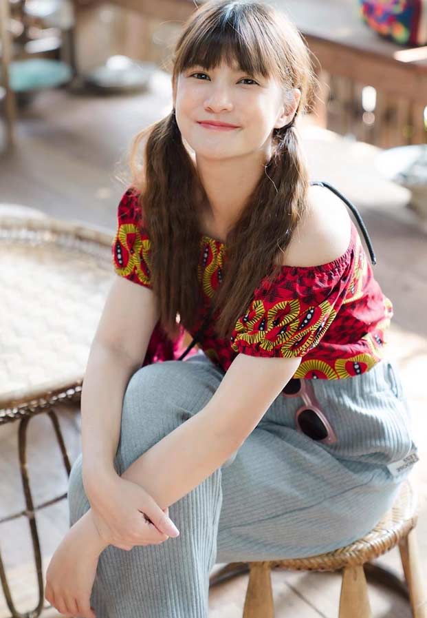 เปิดประวัติ แพรว คณิตกุล นักร้องหน้าใส ไซส์มินิ ขวัญใจหนุ่มๆ