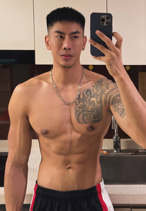 Kawee Sawadkit เปิดวาร์ปนายแบบลีลาเด็ด เป้าตุงน่าลูบ ผลงานจัดจ้าน