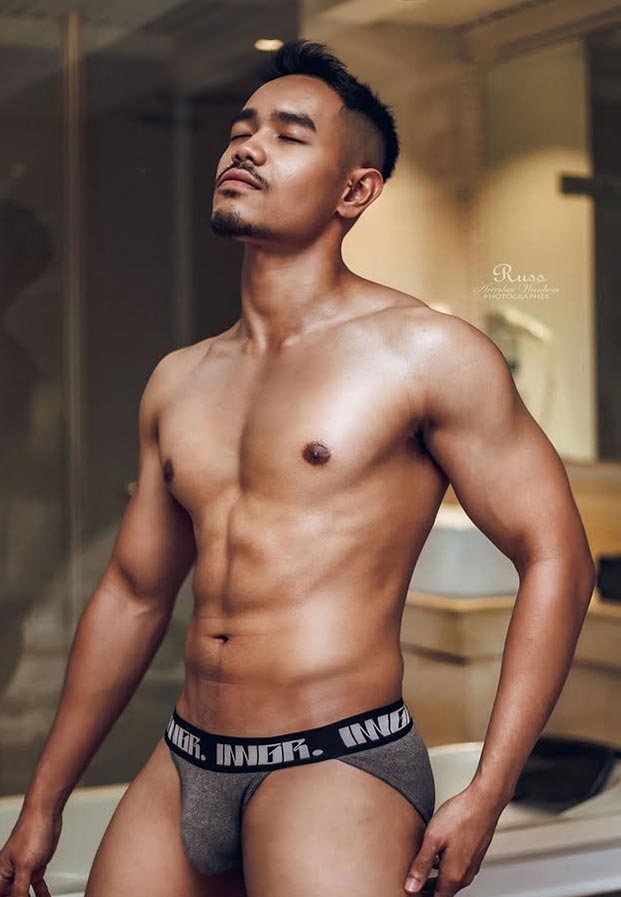 Sky Sorawit เปิดวาร์ปนายแบบคมเข้ม กล้ามแน่น เป้าตุงลำใหญ่มาก