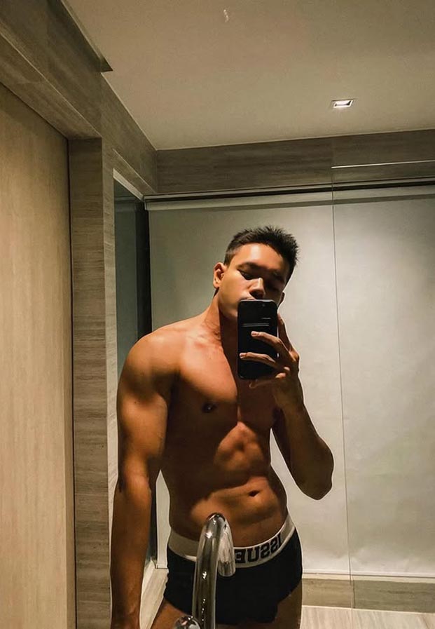 Sky Sorawit เปิดวาร์ปนายแบบคมเข้ม กล้ามแน่น เป้าตุงลำใหญ่มาก